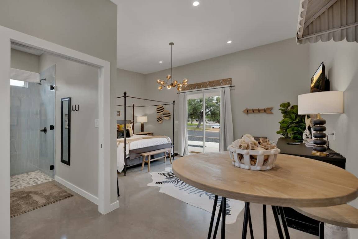 House ∙ 1 Bedroom ∙ 2 Guests - Fredericksburg