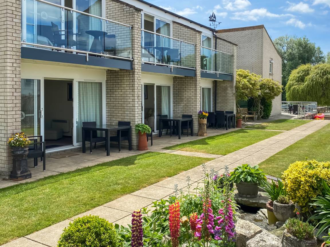 Cottage ∙ 2 Bedrooms ∙ 4 Guests - Christchurch