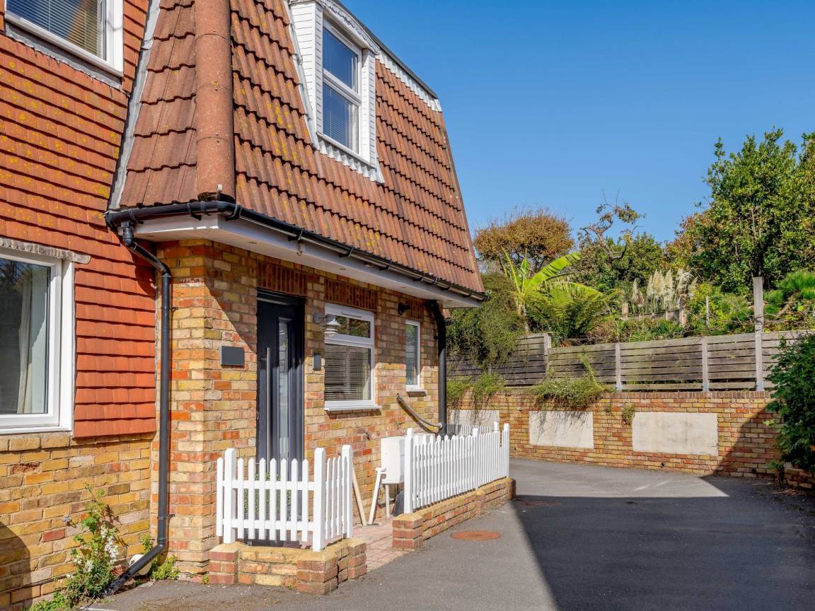 Cottage ∙ 1 Bedroom ∙ 2 Guests - Barton on Sea