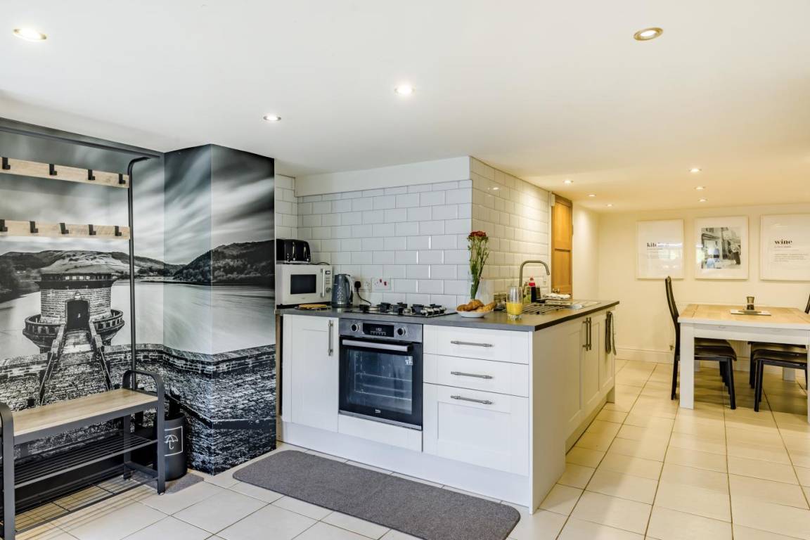 Cottage ∙ 4 Bedrooms ∙ 6 Guests - Macclesfield