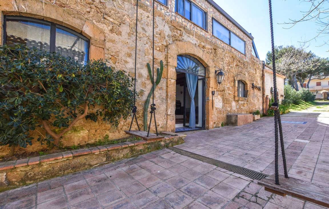 220 M² Ferienhaus ∙ 1 Schlafzimmer ∙ 2 Gäste - Trappeto