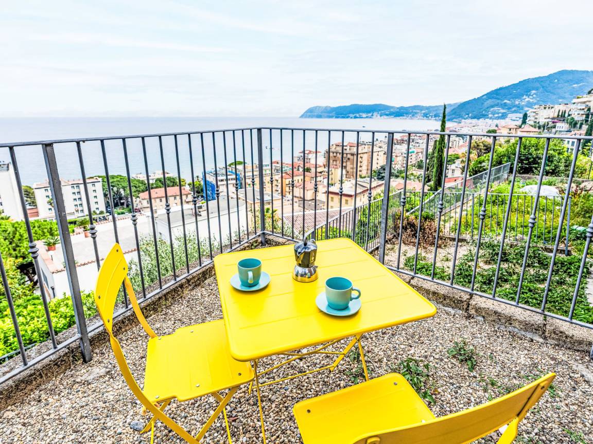 75 M² Ferienwohnung ∙ 2 Schlafzimmer ∙ 6 Gäste - Alassio