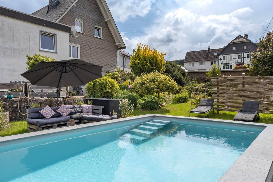 77 M² Ferienwohnung ∙ 2 Schlafzimmer ∙ 5 Gäste - Kreuztal