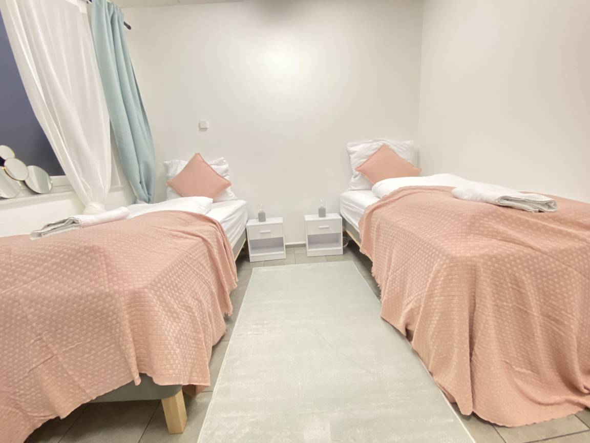 110 M² Apartment ∙ 5 Bedrooms ∙ 10 Guests - Langen