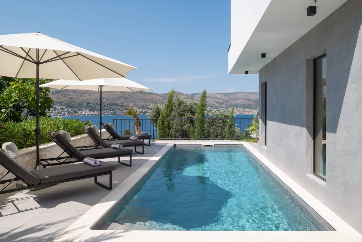 240 M² Villa ∙ 4 Chambres ∙ 11 Personnes - Trogir