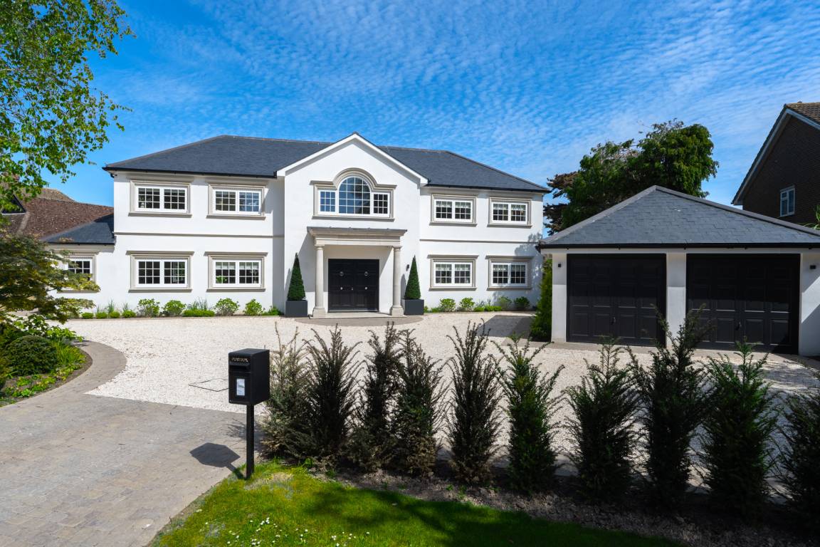 Cottage ∙ 5 Bedrooms ∙ 12 Guests - Littlehampton