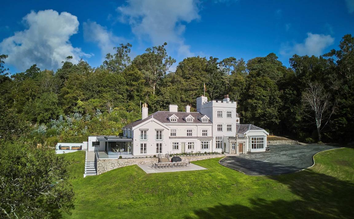 Cottage ∙ 9 Bedrooms ∙ 20 Guests - Menai Bridge