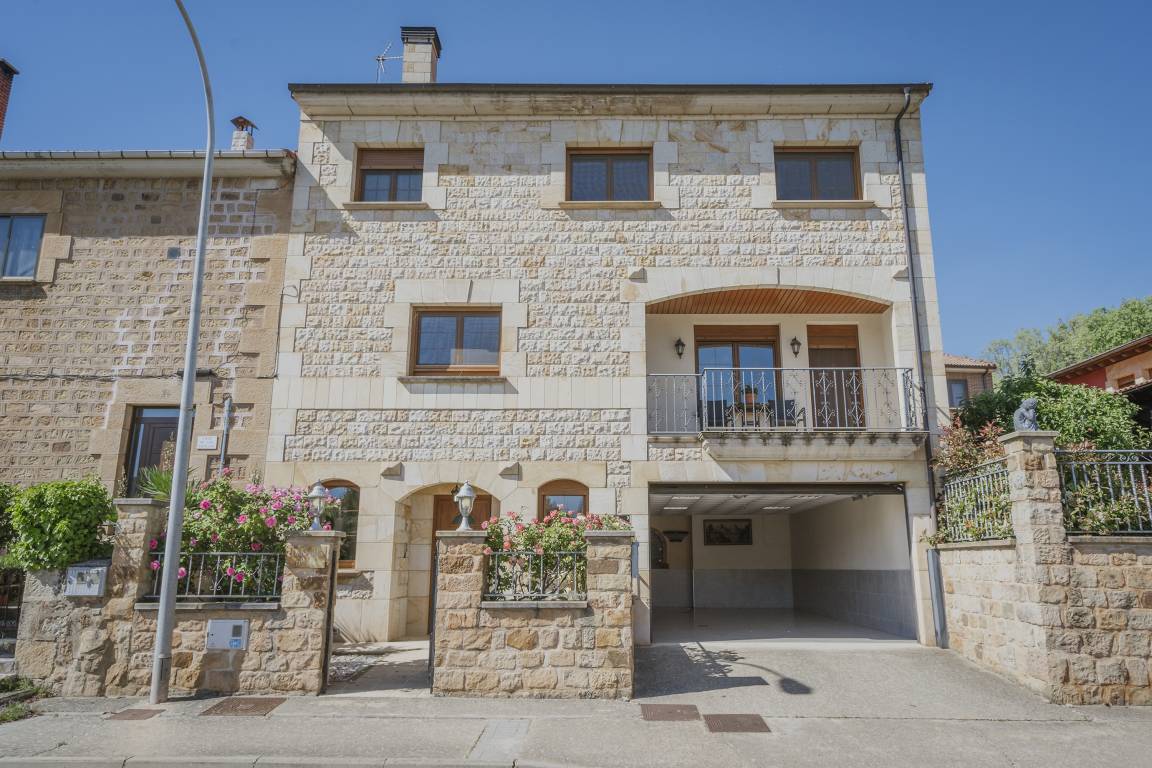 360 M² Casa ∙ 4 Habitaciones ∙ 14 Huéspedes - Quintanar de la Sierra