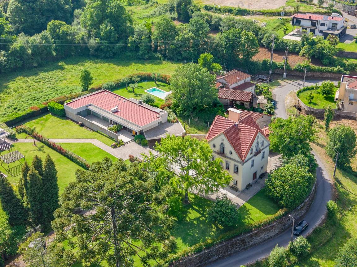 Apartamento ∙ 9 Quartos ∙ 23 Hóspedes - Portugal
