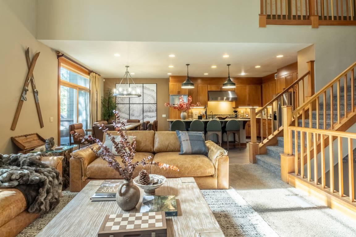 242 M² Villa ∙ 4 Bedrooms ∙ 10 Guests - Mammoth Lakes, CA