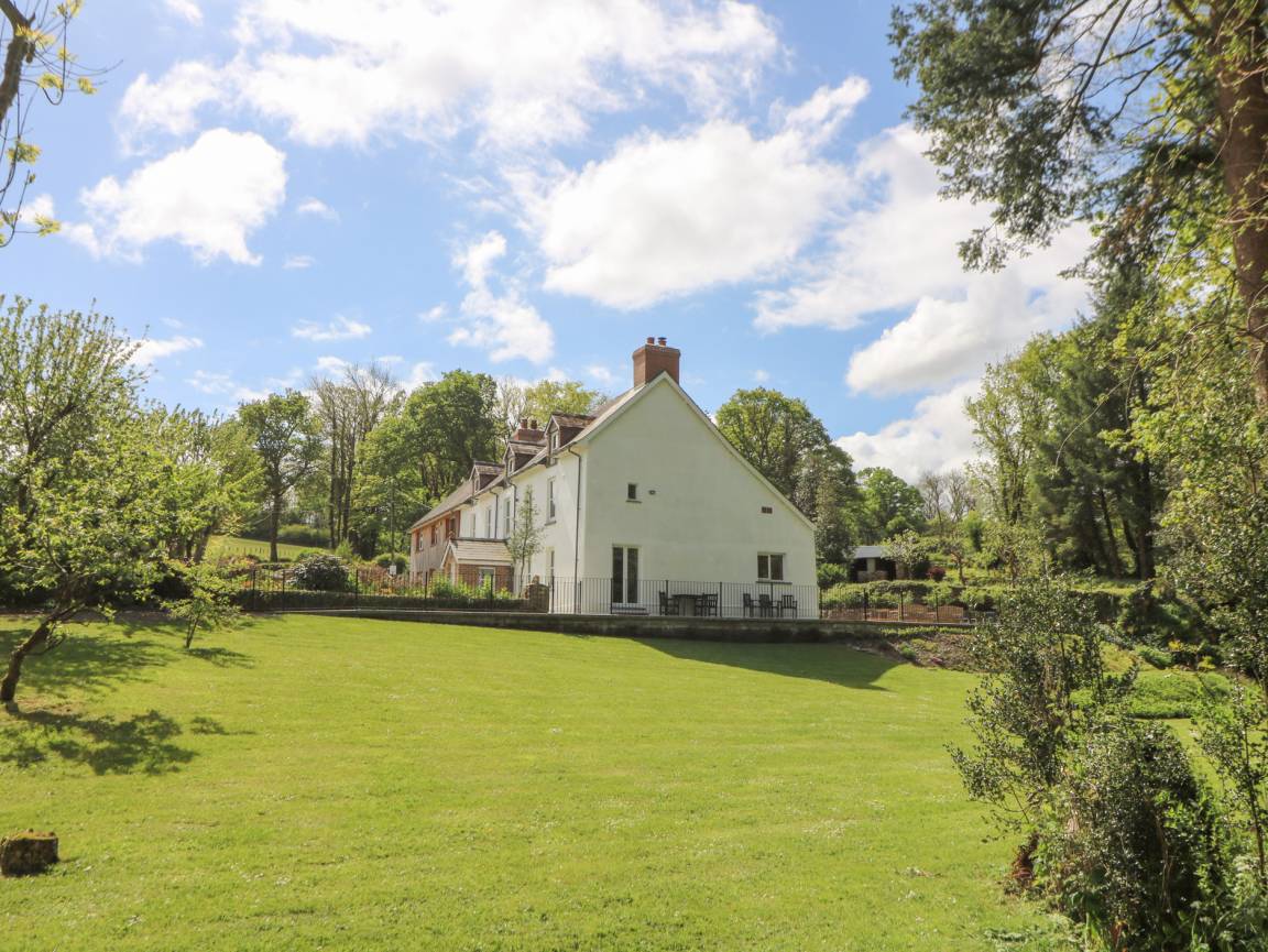 Cottage ∙ 6 Bedrooms ∙ 12 Guests - Saint Dogmaels