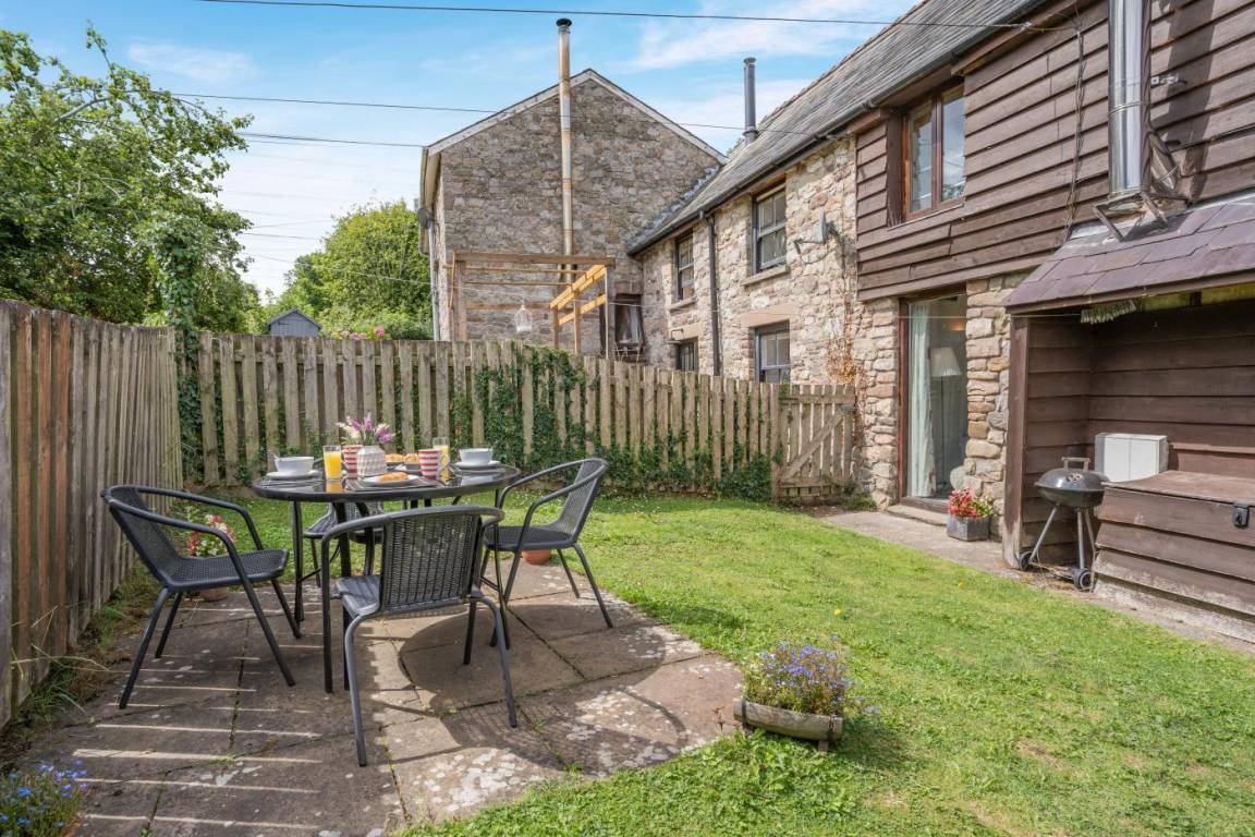 Cottage ∙ 2 Bedrooms ∙ 4 Guests - Abergavenny