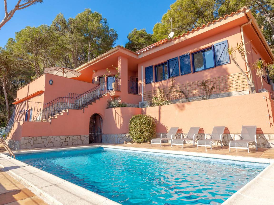 135 M² Huis ∙ 3 Slaapkamers ∙ 6 Gasten - Tamariu