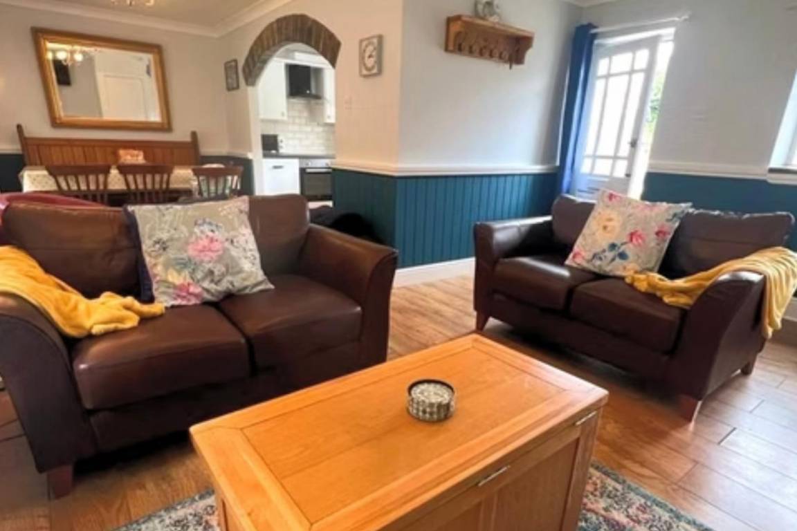75 M² Cottage ∙ 3 Bedrooms ∙ 6 Guests - New Quay