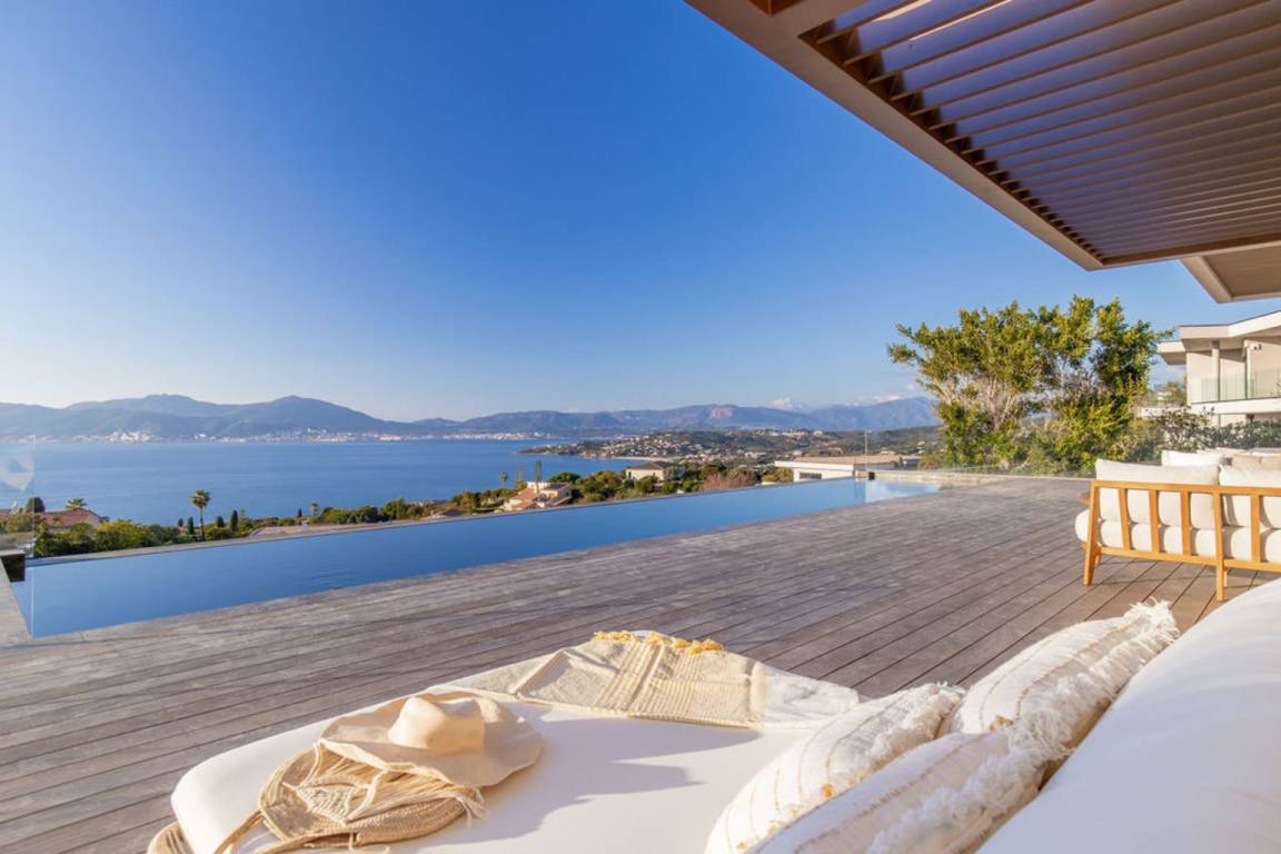 300 M² Villa ∙ 4 Schlafzimmer ∙ 8 Gäste - Coti-Chiavari