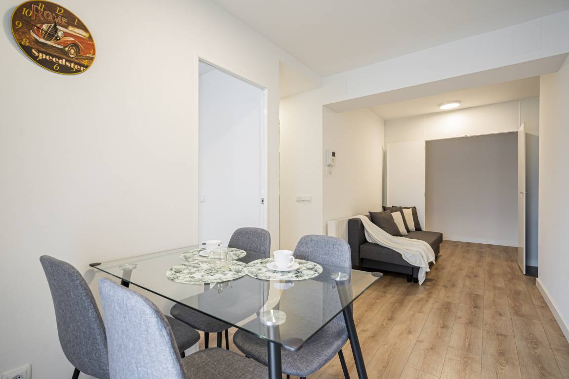 80 M² Apartamento ∙ 2 Habitaciones ∙ 5 Huéspedes - Alcobendas