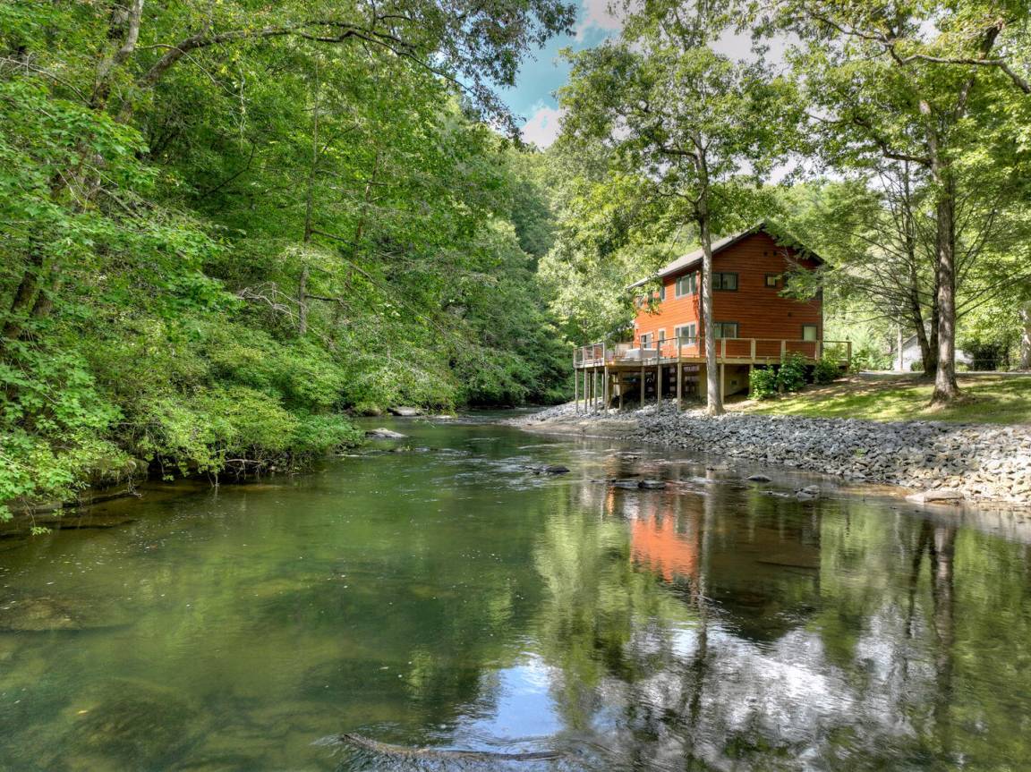 Cabin ∙ 2 Bedrooms ∙ 4 Guests - Ellijay
