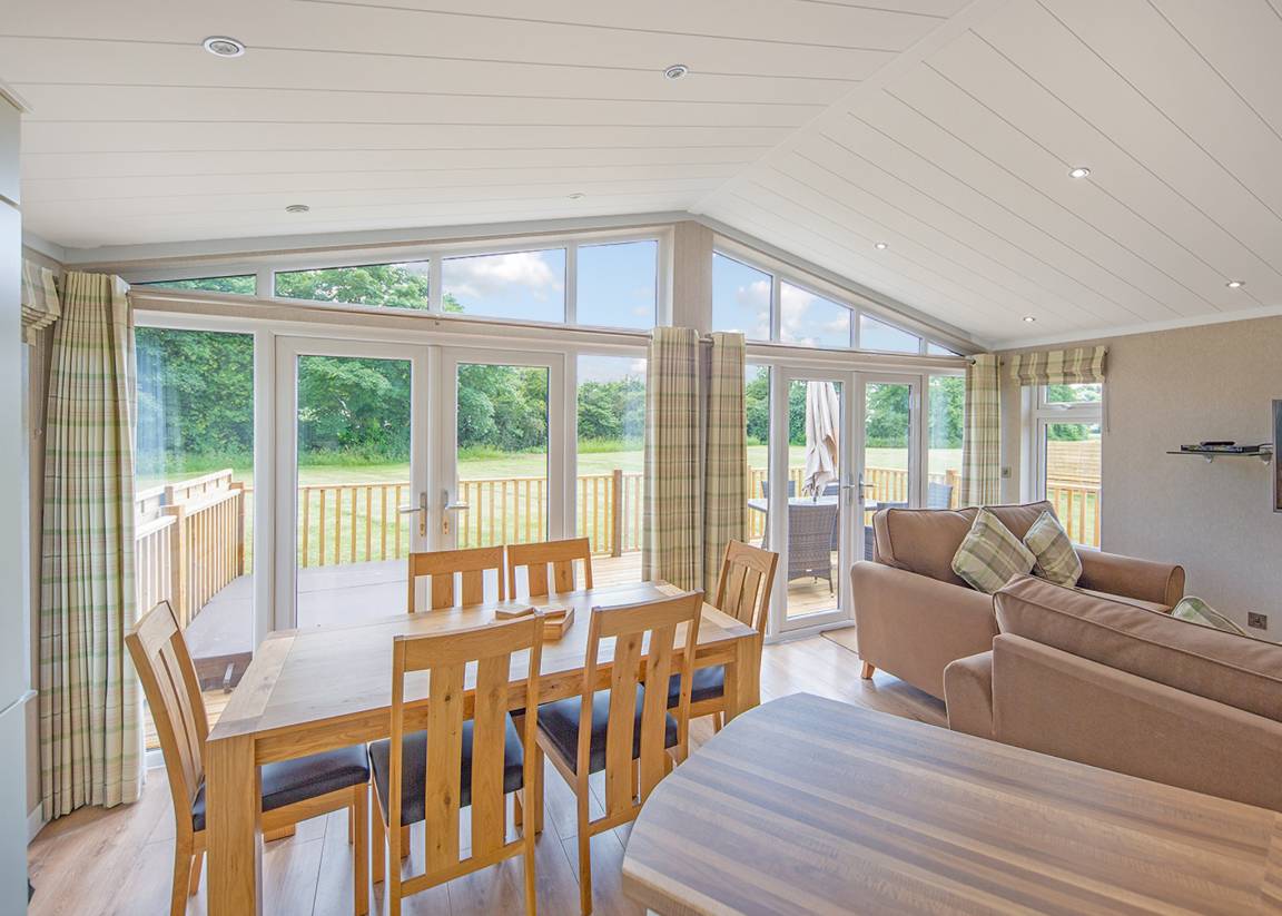 Chalet ∙ 3 Bedrooms ∙ 6 Guests - Norfolk