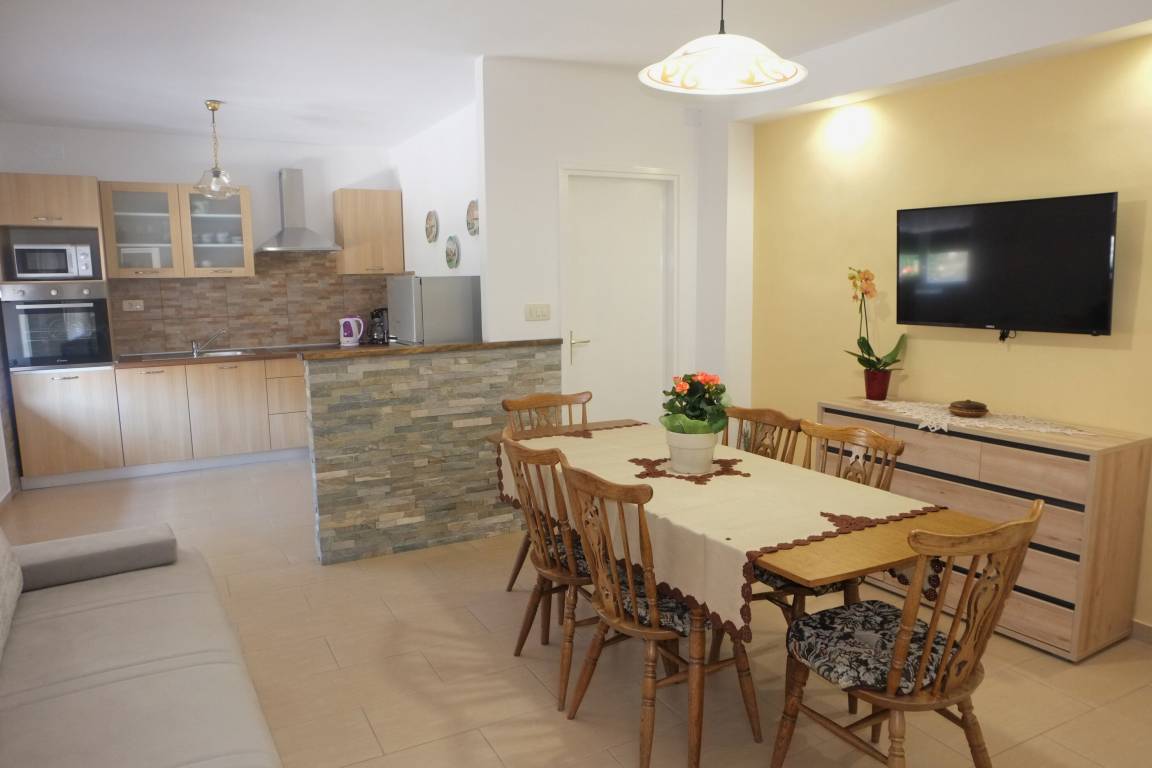 104 M² Ferienhaus ∙ 4 Schlafzimmer ∙ 8 Gäste - Selce