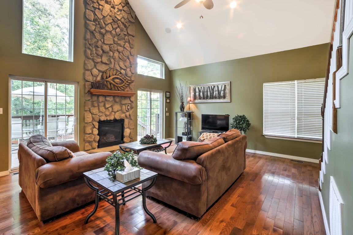 174 M² Cottage ∙ 3 Bedrooms ∙ 8 Guests - Table Rock Lake