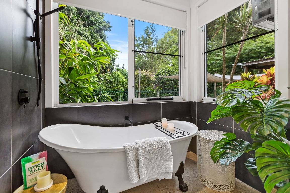 House ∙ 2 Bedrooms ∙ 4 Guests - Cairns