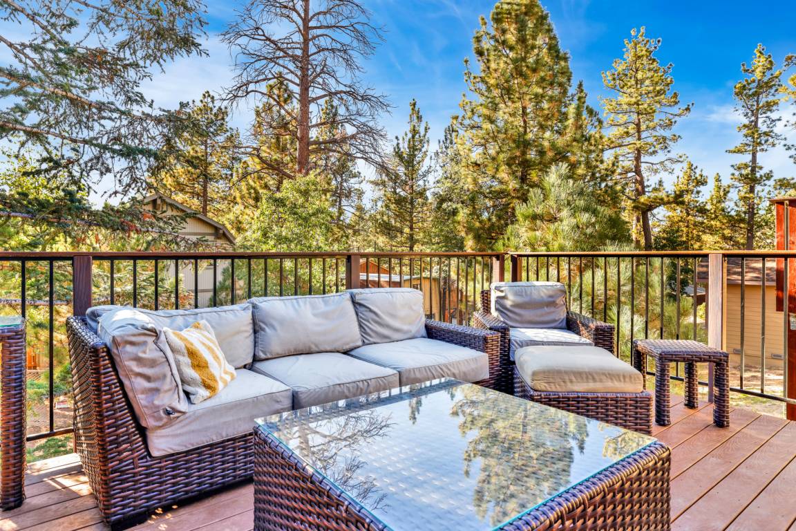 242 M² Cabin ∙ 4 Bedrooms ∙ 13 Guests - Big Bear Lake, CA