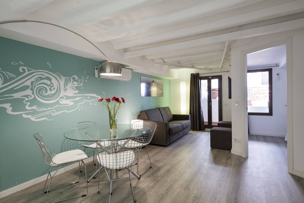 60 M² Apartment ∙ 2 Bedrooms ∙ 4 Guests - Sant Just Desvern