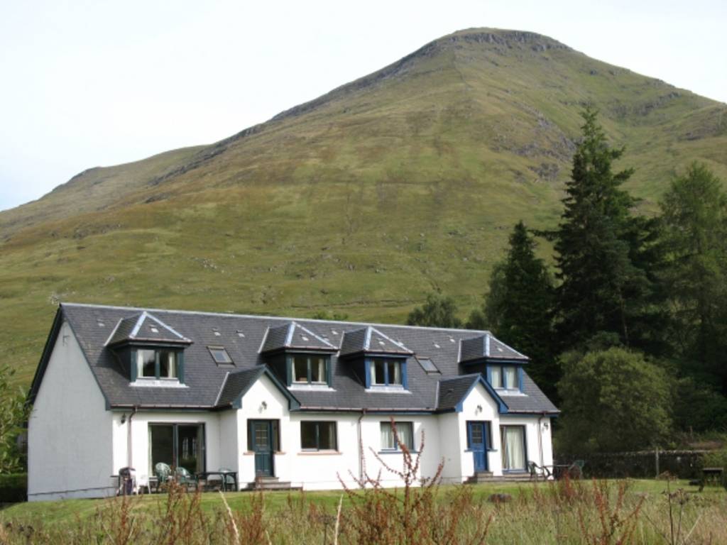 107 M² Cottage ∙ 4 Bedrooms ∙ 8 Guests - Tyndrum