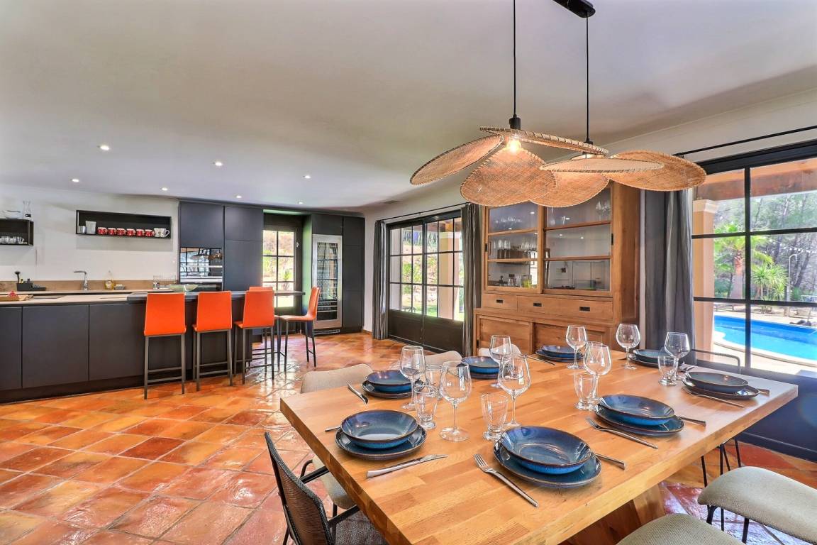 180 M² Villa ∙ 4 Chambres ∙ 8 Personnes - Éguilles