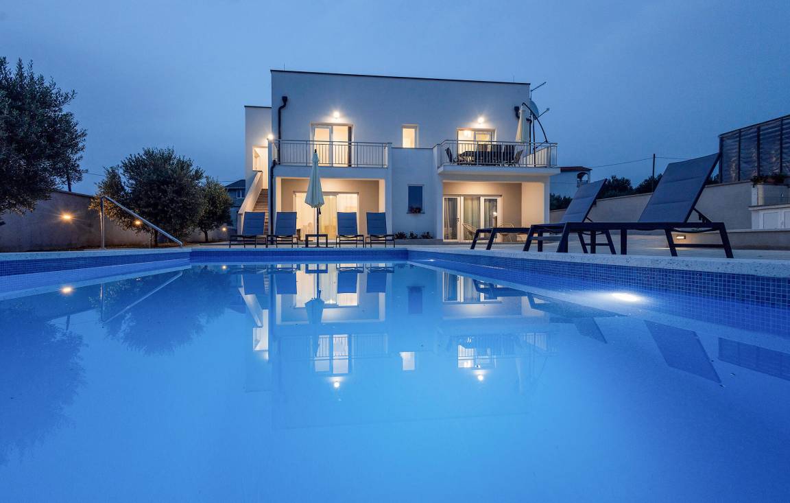 139 M² Ferienhaus ∙ 4 Schlafzimmer ∙ 8 Gäste - Nin