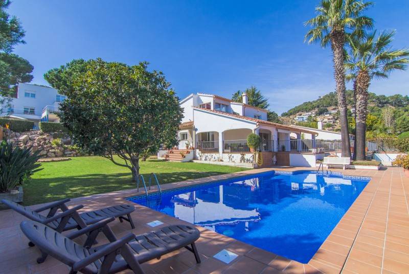 160 M² Villa ∙ 4 Bedrooms ∙ 8 Guests - Blanes