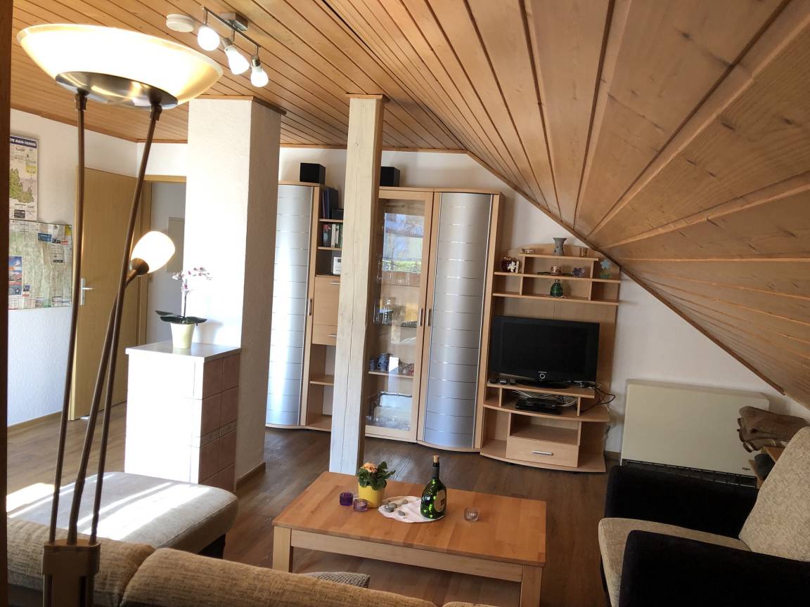 95 M² Ferienwohnung ∙ 3 Schlafzimmer ∙ 5 Gäste - Tauberbischofsheim
