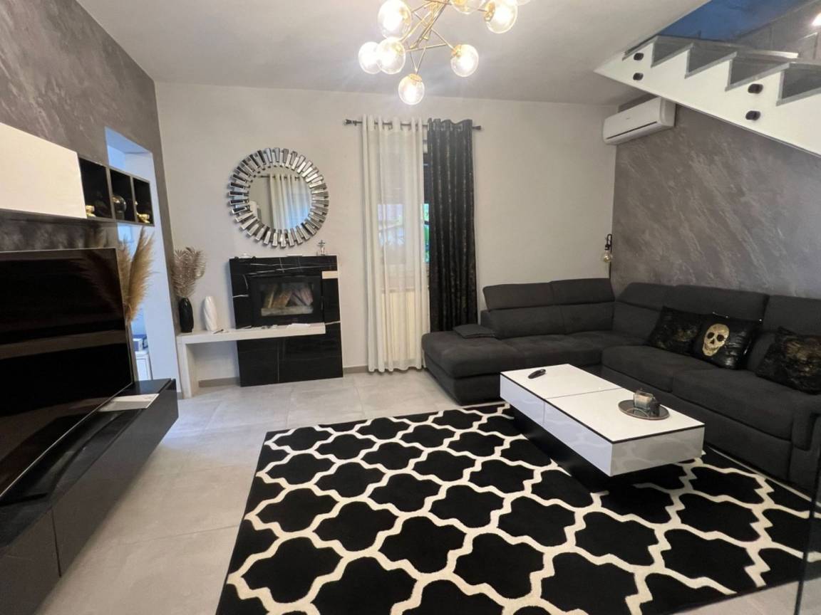 120 M² House ∙ 3 Bedrooms ∙ 8 Guests - Carrara