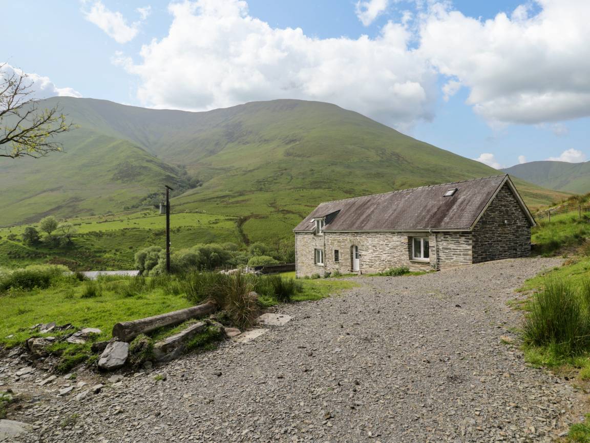 Cottage ∙ 4 Bedrooms ∙ 10 Guests - North Wales