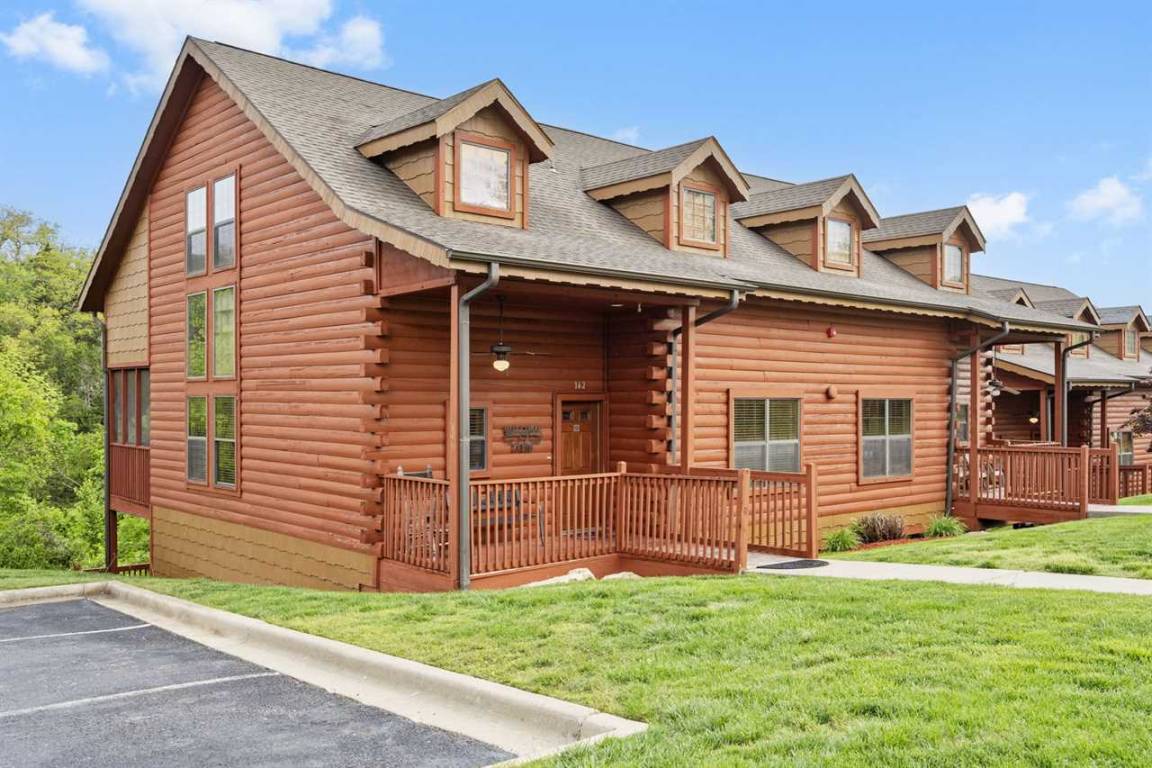 197 M² Cabin ∙ 4 Bedrooms ∙ 12 Guests - Branson, MO
