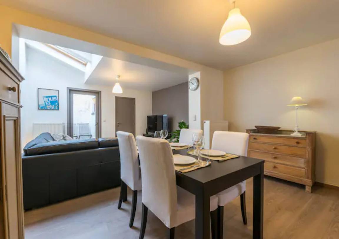 128 M² Huis ∙ 2 Slaapkamers ∙ 4 Gasten - Brugge