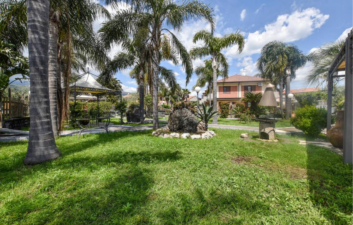 300 M² Duplex ∙ 5 Chambres ∙ 12 Personnes - Mascali