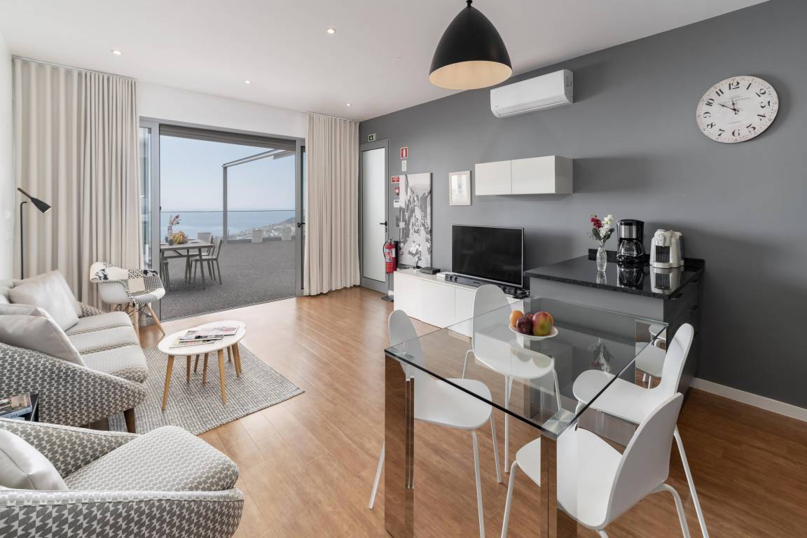 250 M² Villa ∙ 4 Chambres ∙ 6 Personnes - Funchal