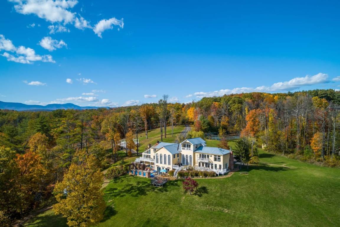 650 M² House ∙ 11 Bedrooms ∙ 24 Guests - Hudson, NY