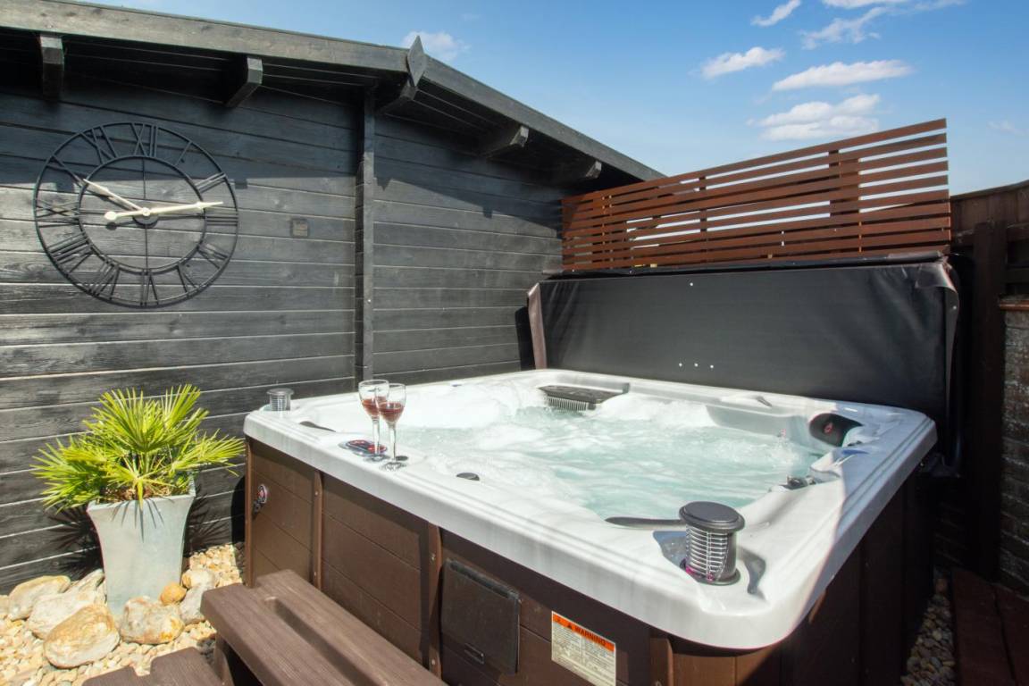 Cottage ∙ 8 Bedrooms ∙ 15 Guests - Mundesley