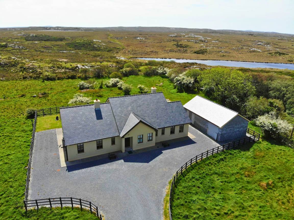 102 M² House ∙ 3 Bedrooms ∙ 7 Guests - Clifden