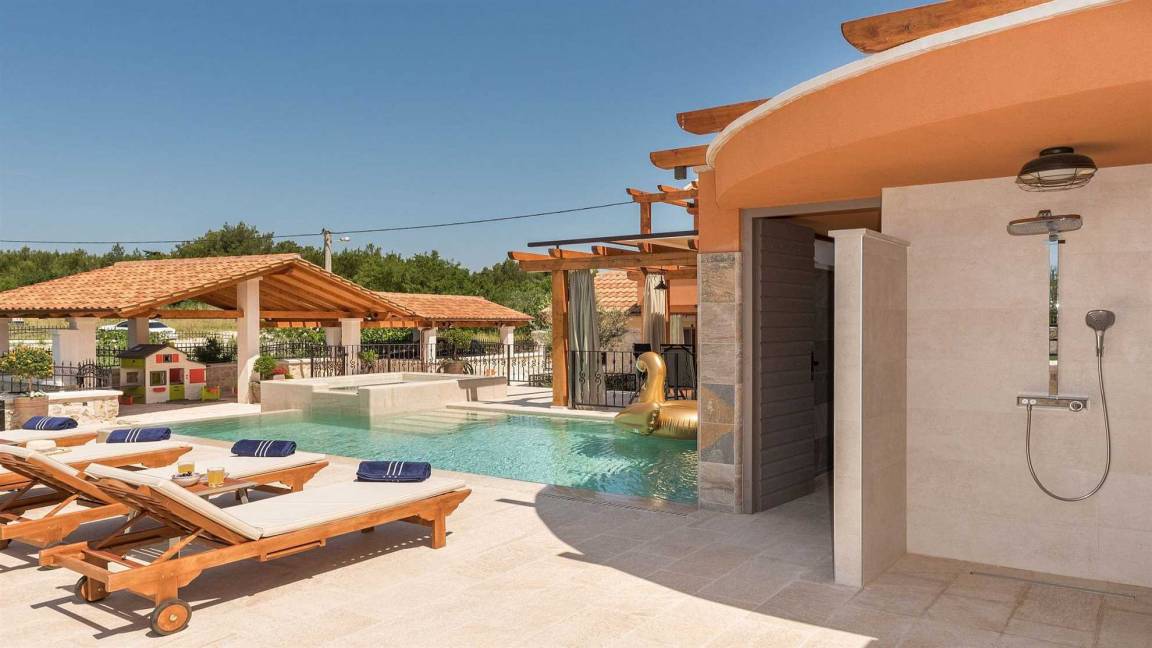 160 M² Villa ∙ 3 Bedrooms ∙ 6 Guests - Skradin