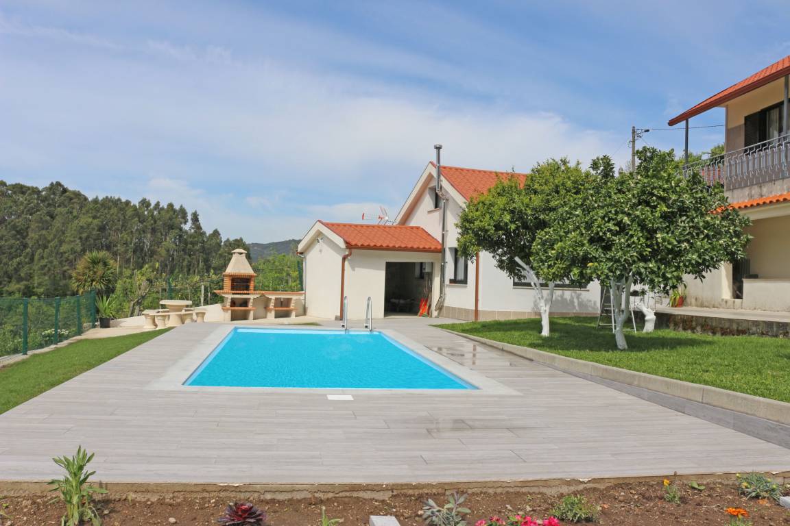 60 M² Huis ∙ 1 Slaapkamer ∙ 4 Gasten - Terras de Bouro
