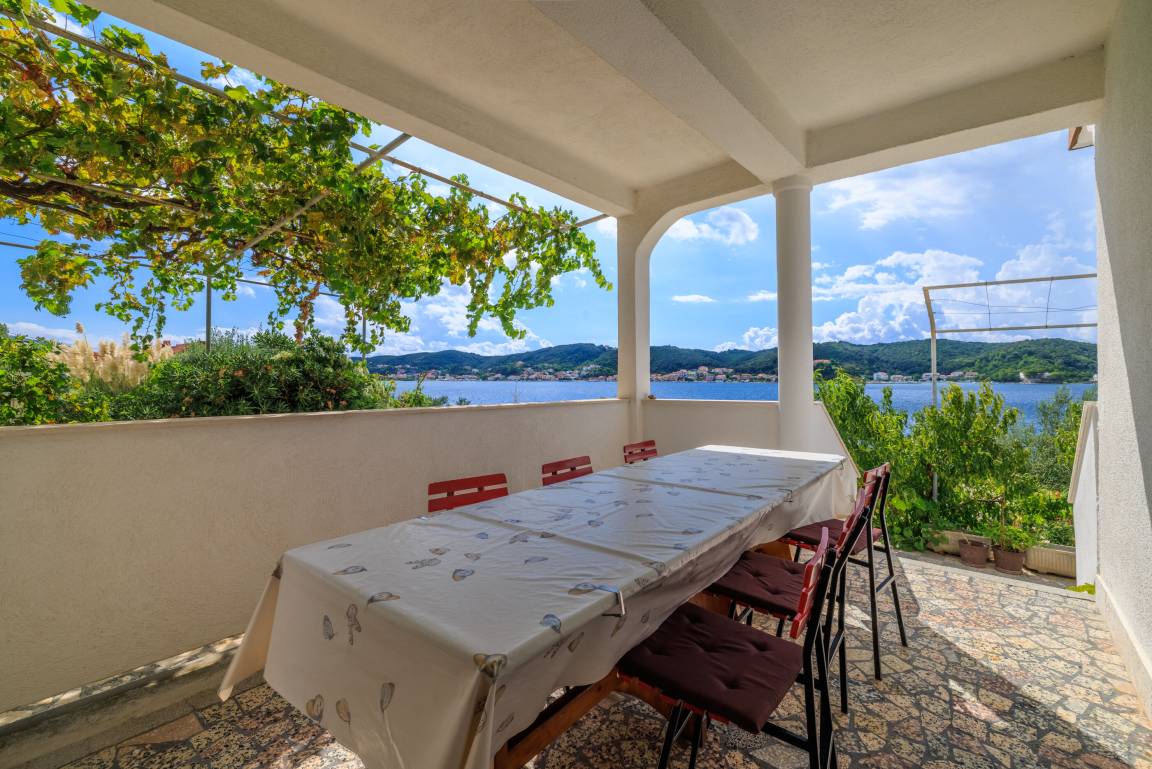 100 M² Apartment ∙ 3 Bedrooms ∙ 6 Guests - Lopar