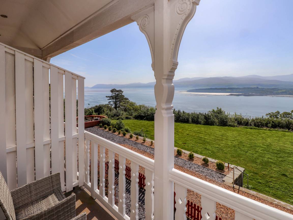 Cottage ∙ 2 Bedrooms ∙ 4 Guests - Bethesda