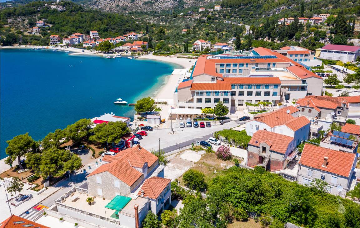 240 M² House ∙ 6 Bedrooms ∙ 12 Guests - Slano