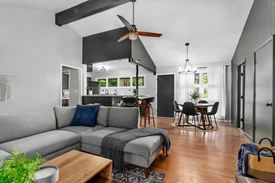 104 M² House ∙ 3 Bedrooms ∙ 6 Guests - Overland Park, KS