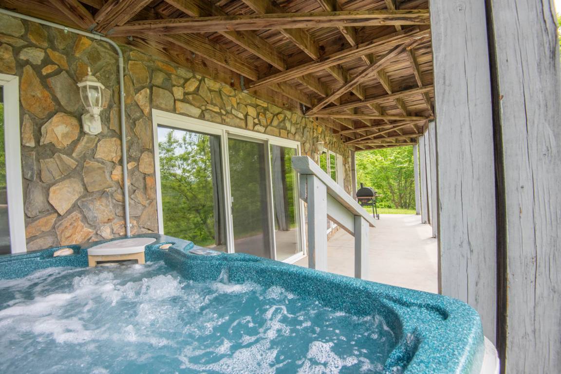 House ∙ 4 Bedrooms ∙ 10 Guests - Lansing, NC