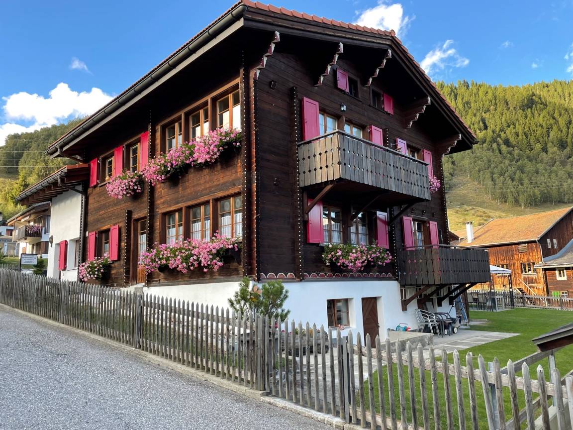 82 M² Appartamento ∙ 3 Camere Da Letto ∙ 6 Ospiti - Sedrun