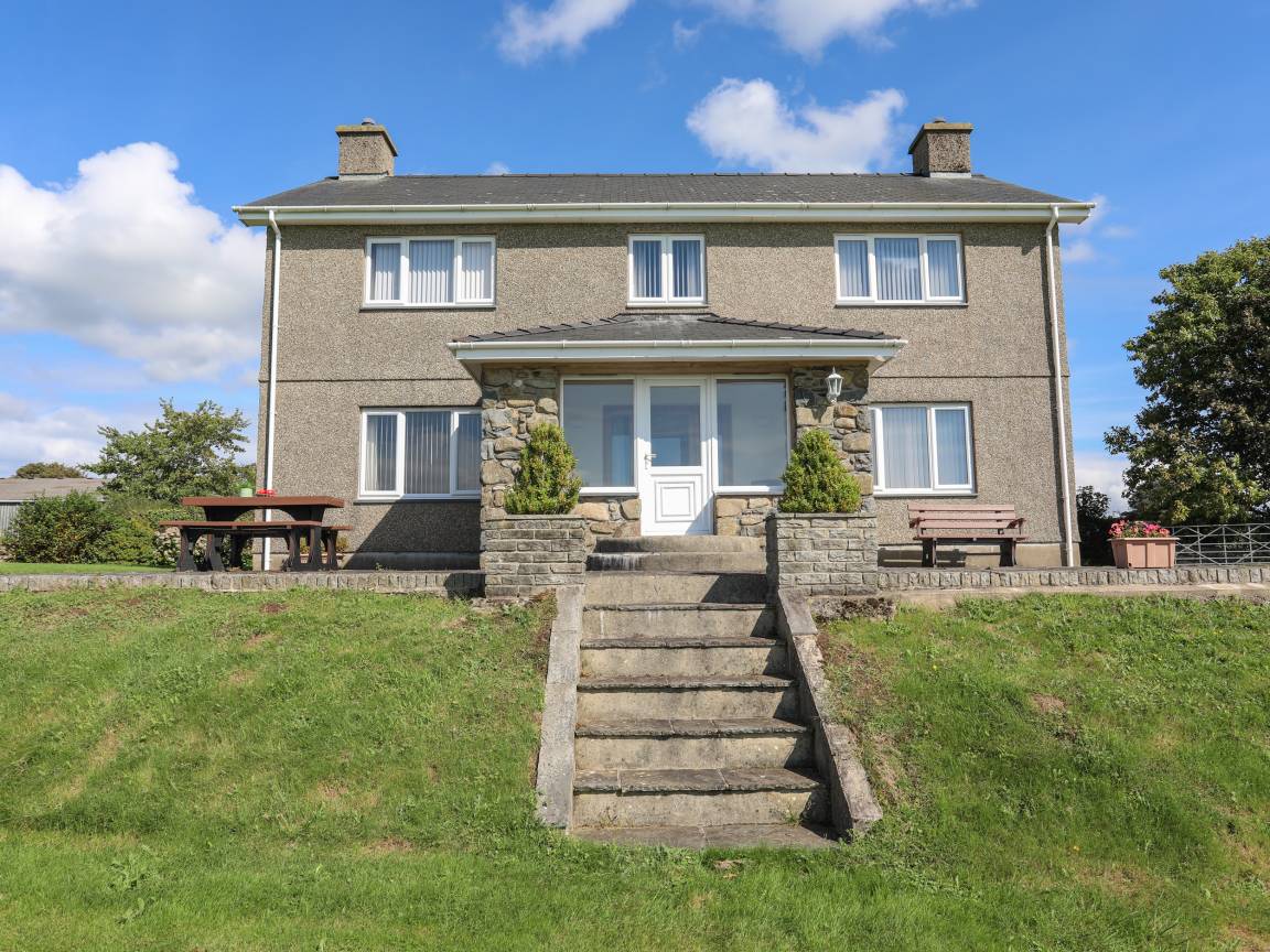 Cottage ∙ 4 Bedrooms ∙ 8 Guests - Pwllheli